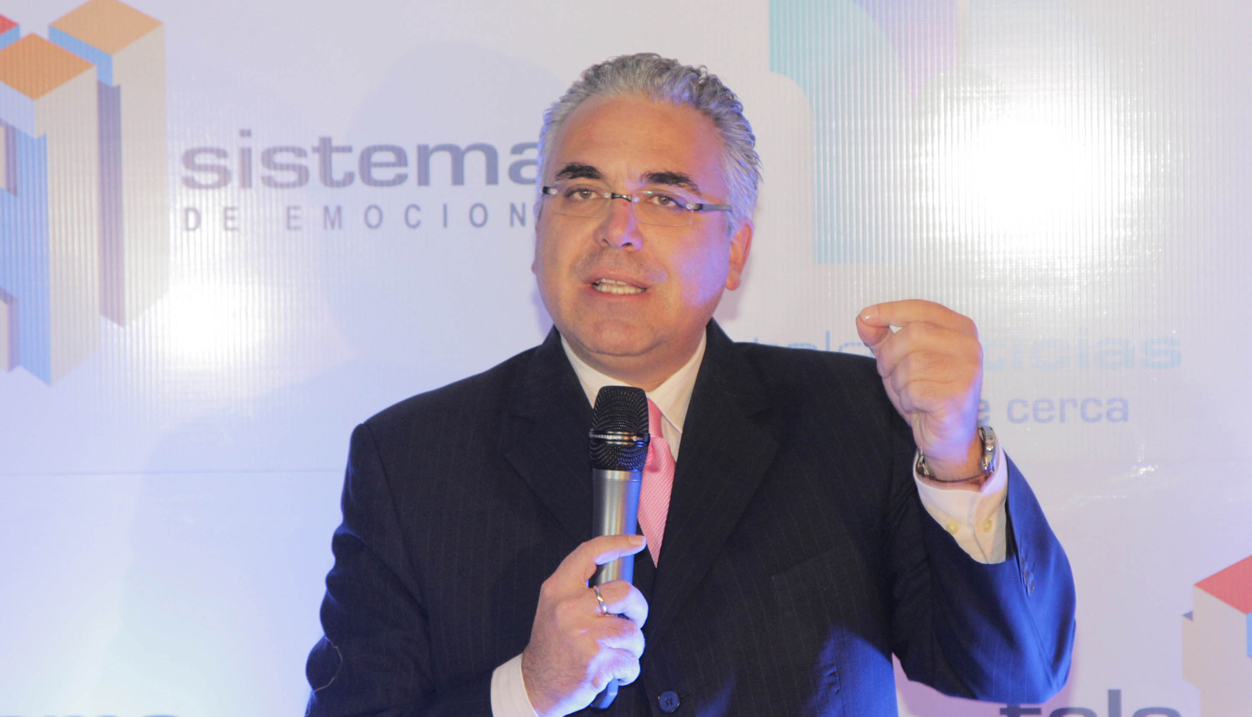 Claudio Concepcion – Telenoticias, canal 11, presentó su nuevo estudio ...